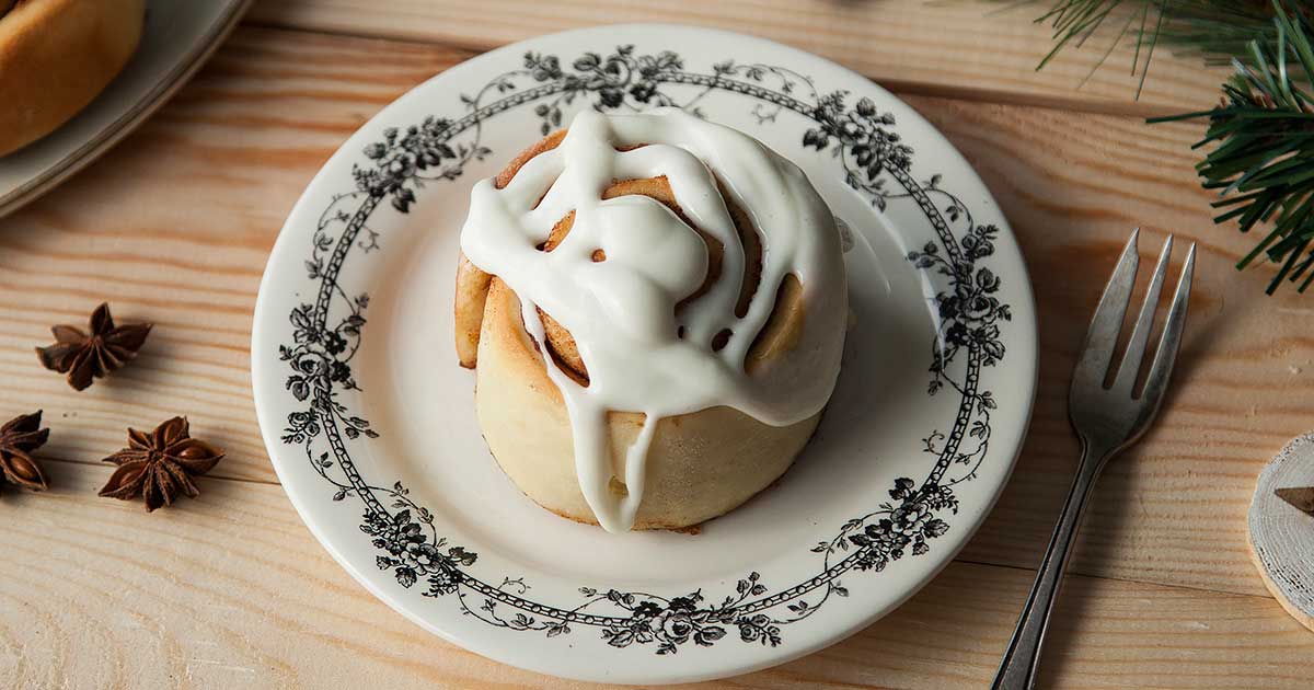 Cinnamon Rolls - by Taste & Flavors